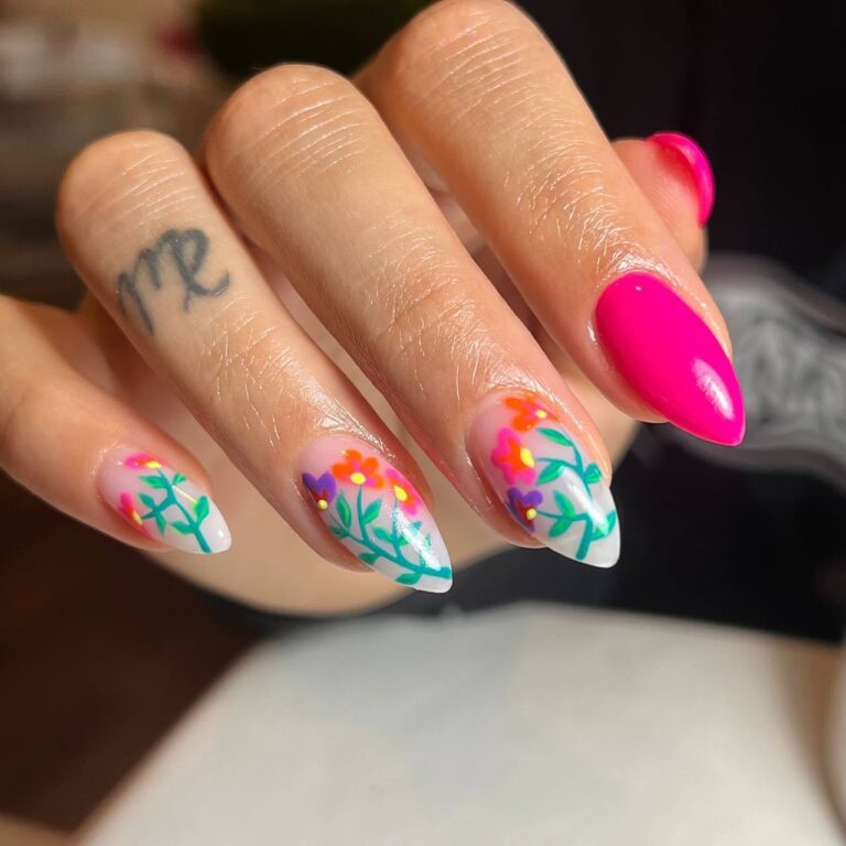 20 Chic and Minimalist Nail Art Design Ideas - Fame & Frills