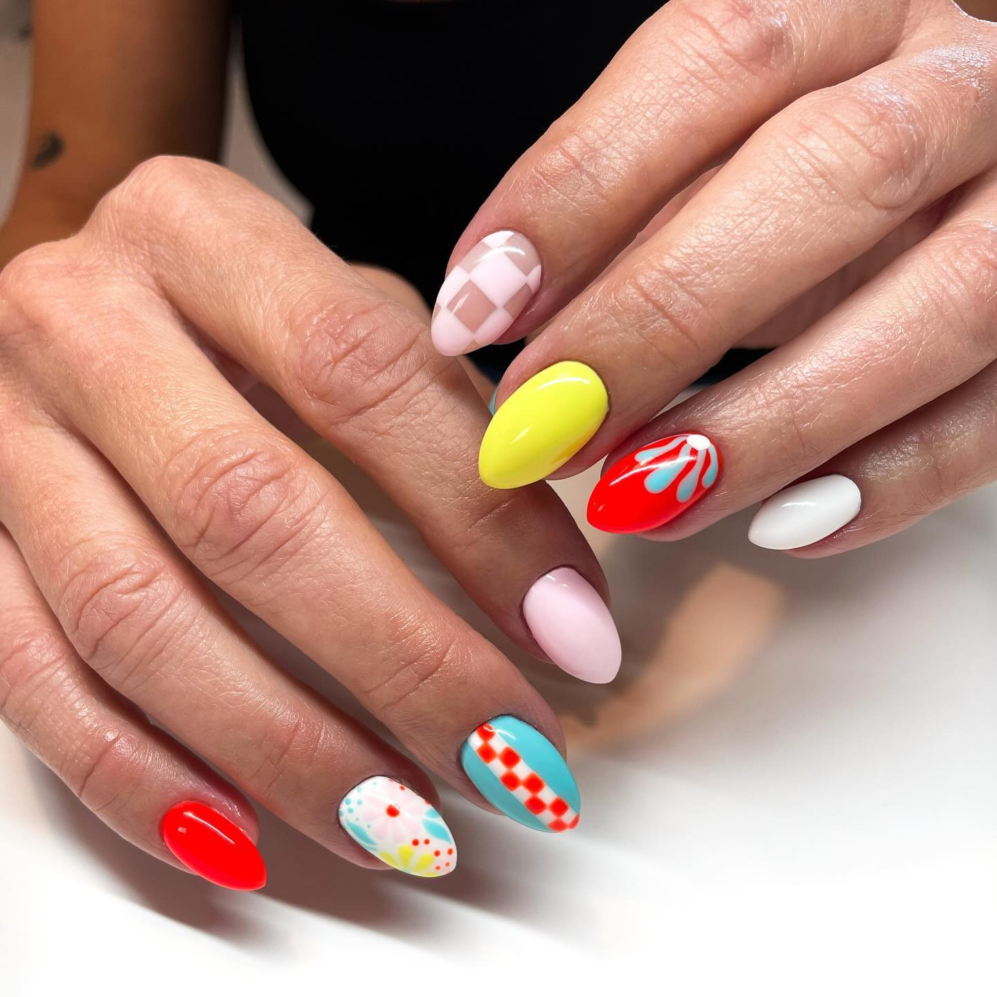 20 Chic and Minimalist Nail Art Design Ideas - Fame & Frills