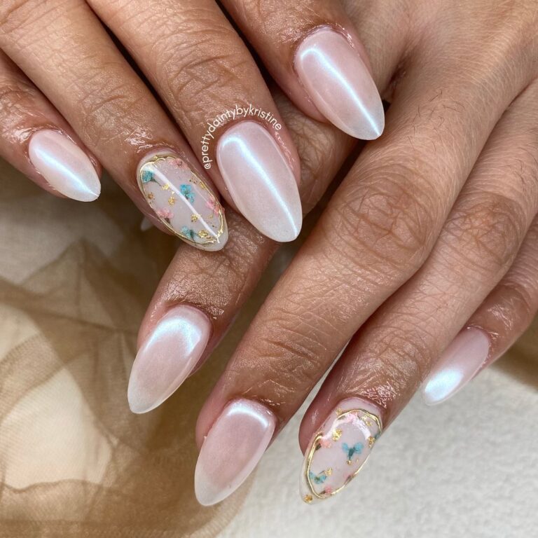 20 Chic and Minimalist Nail Art Design Ideas - Fame & Frills