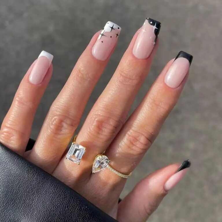 20 Chic and Minimalist Nail Art Design Ideas - Fame & Frills