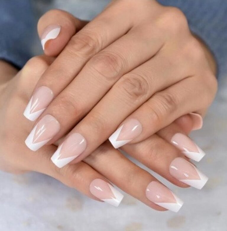 29 Trending White Acrylic Nails Inspiration for 2024 - Fame & Frills