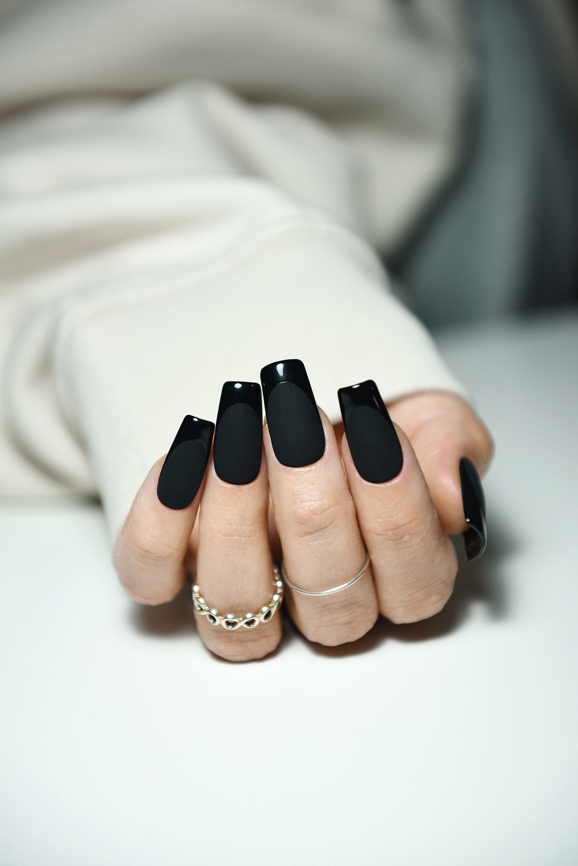 17 Stylish Black Nail Designs to Try Now - Fame & Frills