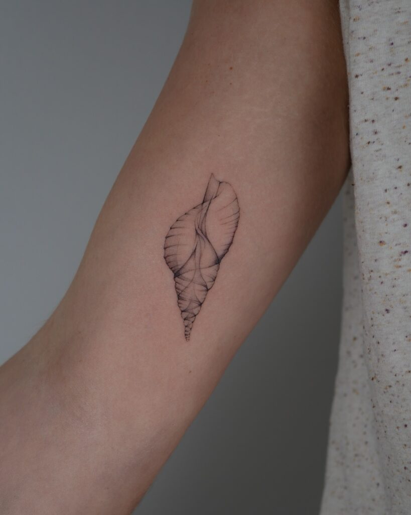 24 Seashell Tattoos Trending Ideas For Women - Fame & Frills