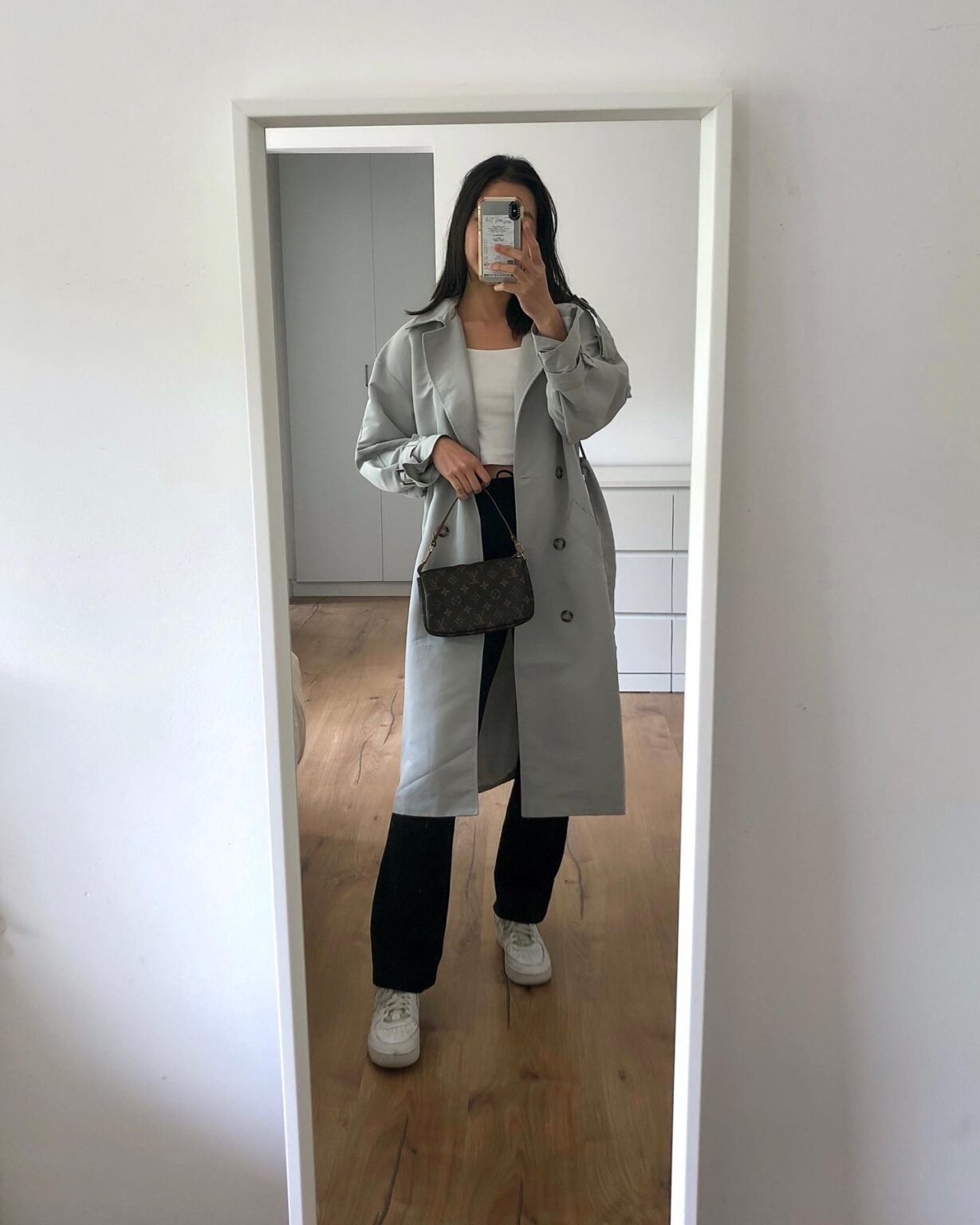 17 Effortlessly Stylish School Outfits for Women - Fame & Frills