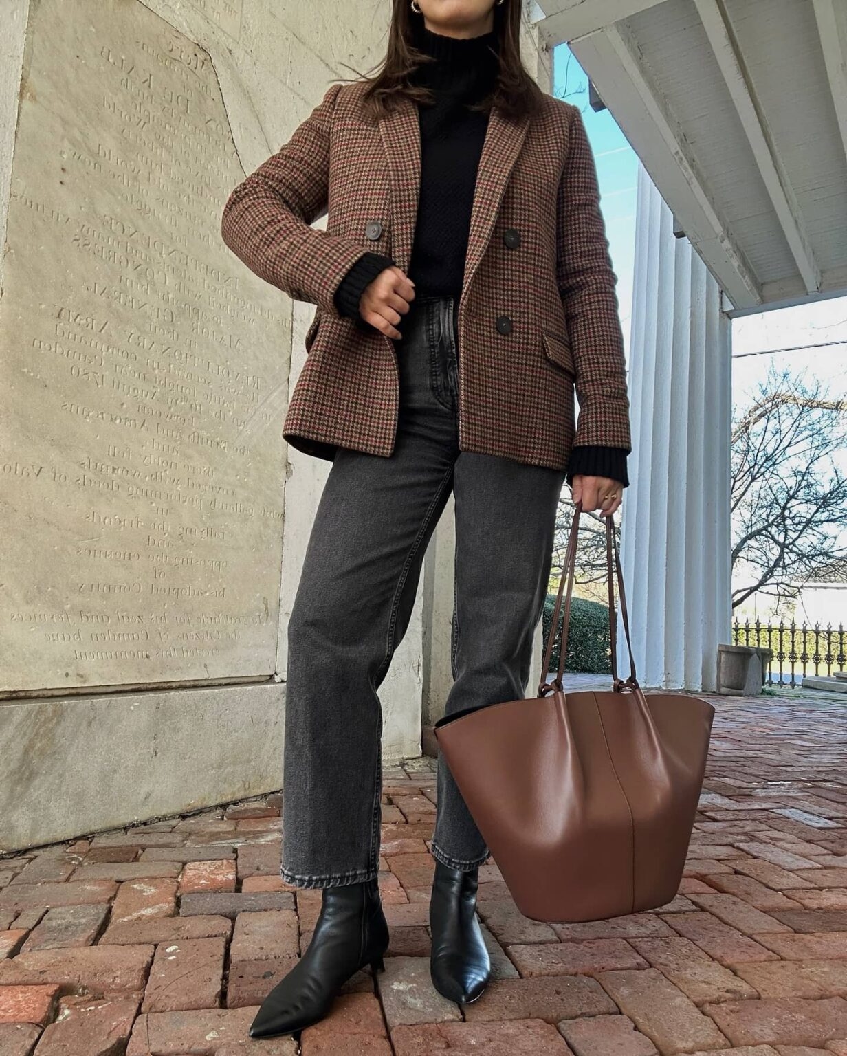22 Fall Outfit Inspirations for Women - Fame & Frills