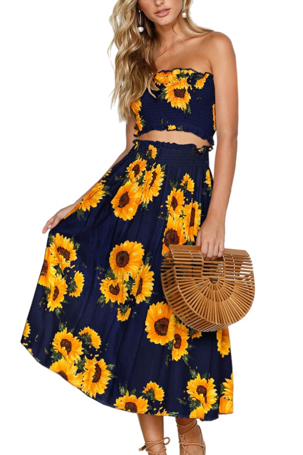 22 Chic Greece Outfit Ideas for Your Summer Escape - Fame & Frills