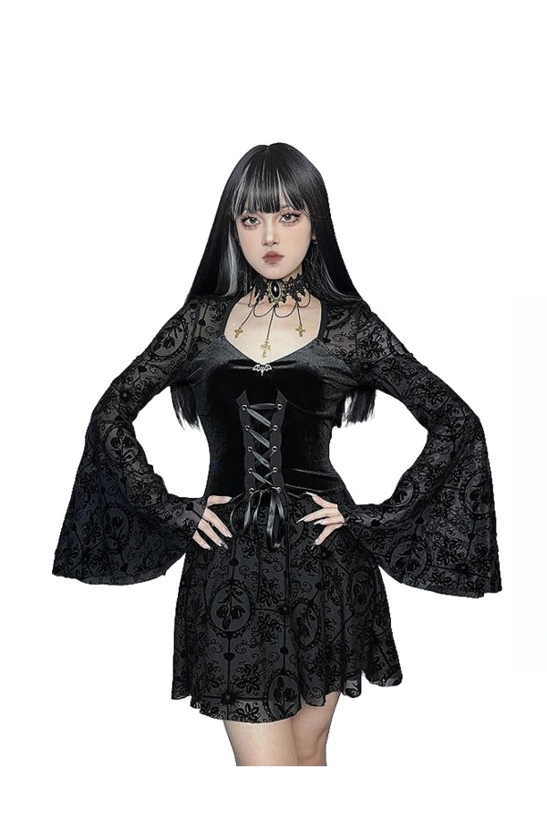 21 Gothic Outfits That Every Woman Should Try - Fame & Frills